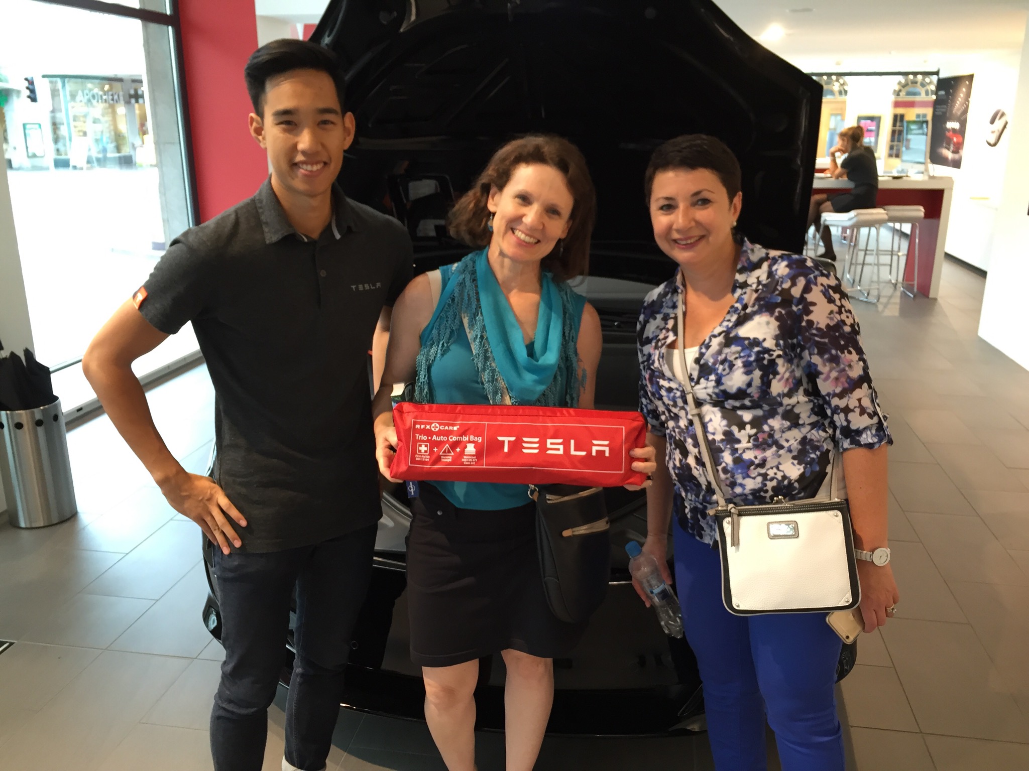 Visit to Tesla Store in Zurich – Tesla Driving